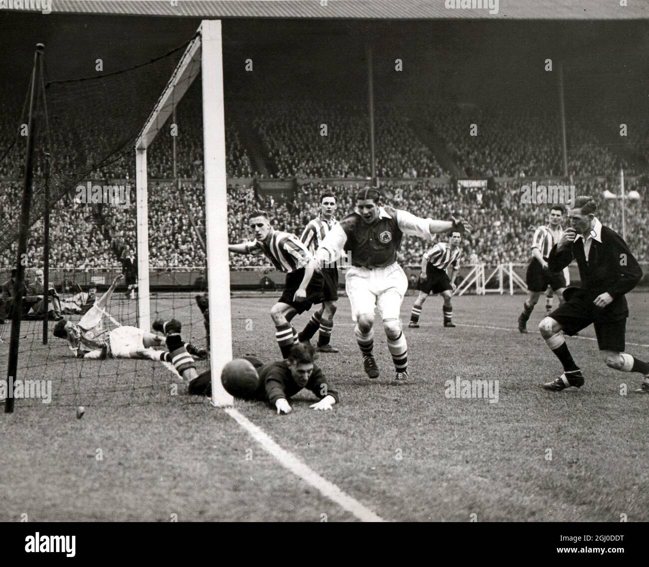 Btw sport football fa cup games hi-res stock photography and images - Alamy