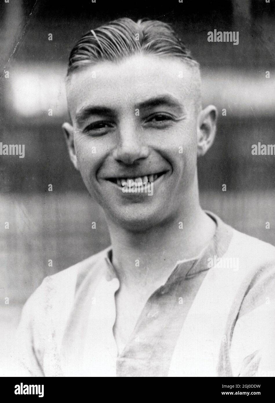Stanley matthews england football hi-res stock photography and images ...