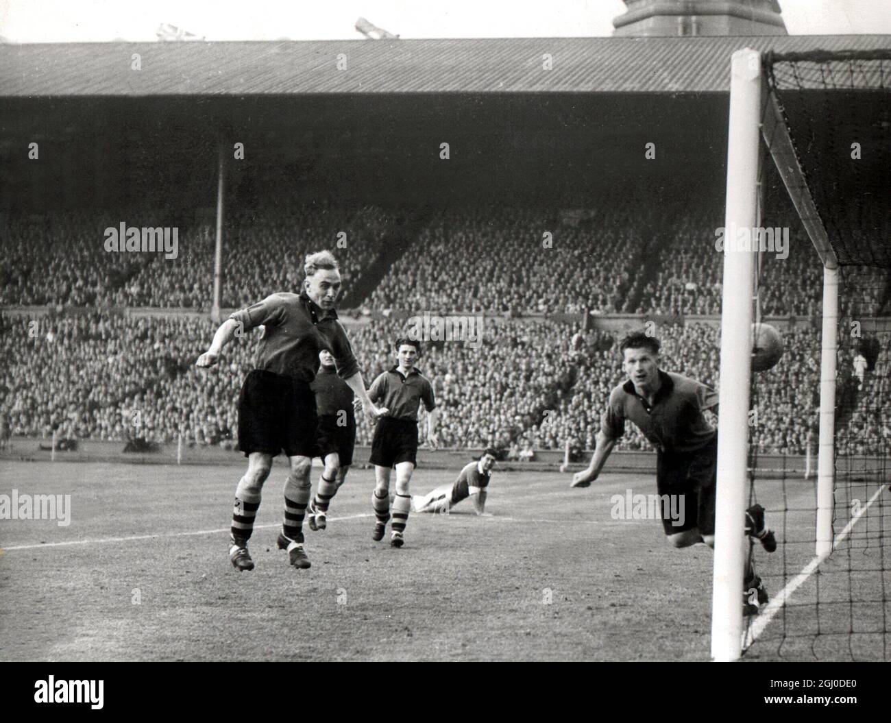 Watch t v behind hi-res stock photography and images - Alamy