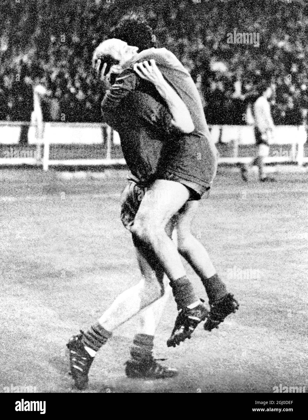 Bobby Charlton 1968 Wembley Black And White Stock Photos Images Alamy Bobby Charlton 1968 Wembley Black And White Stock Photos Images Alamy
