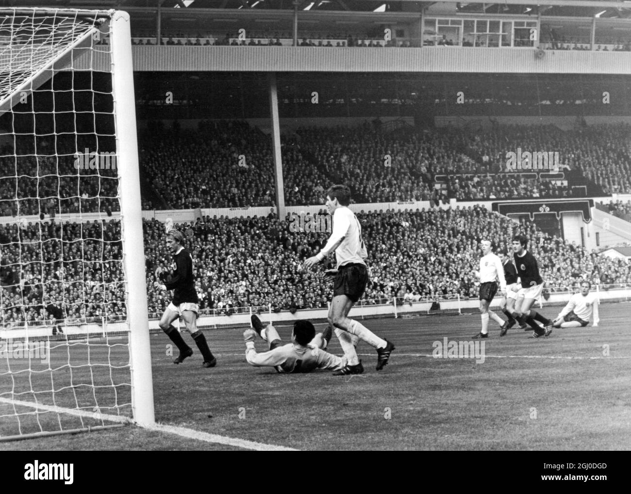 Wembley pitch led hi-res stock photography and images - Alamy