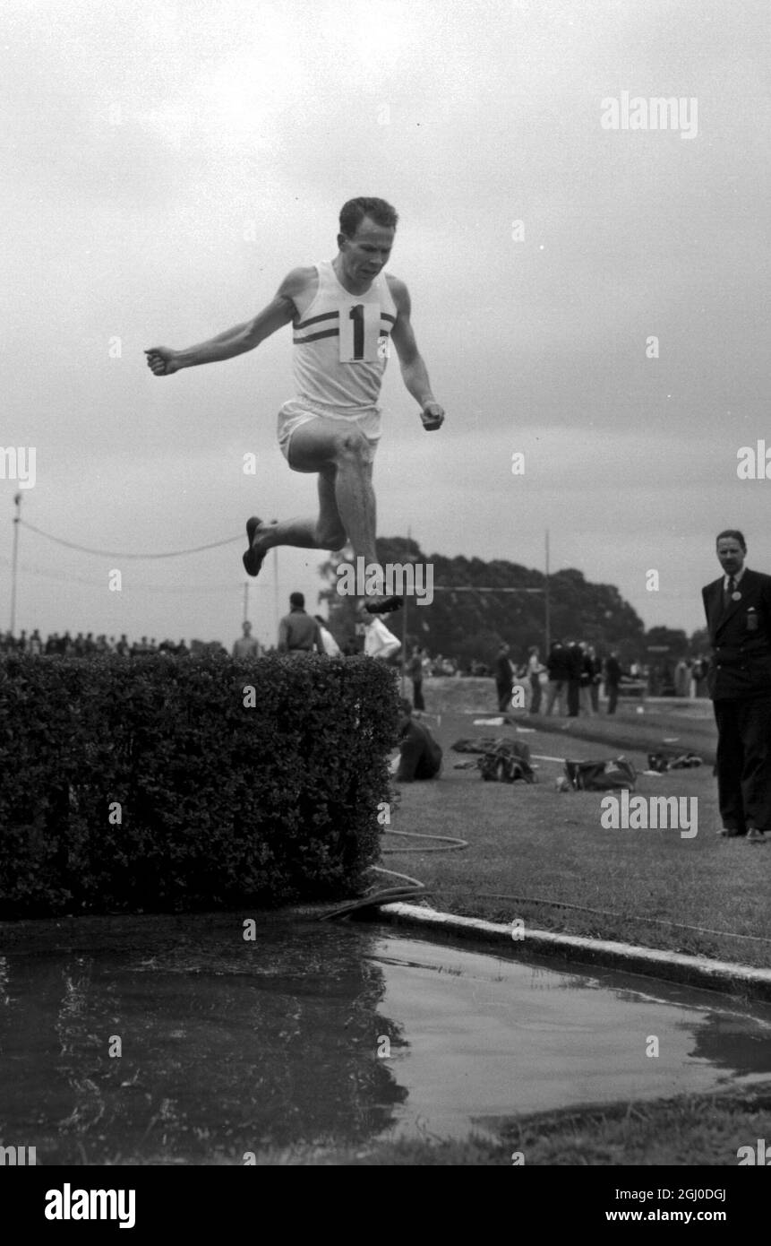 Metres steeplechase hi-res stock photography and images - Alamy