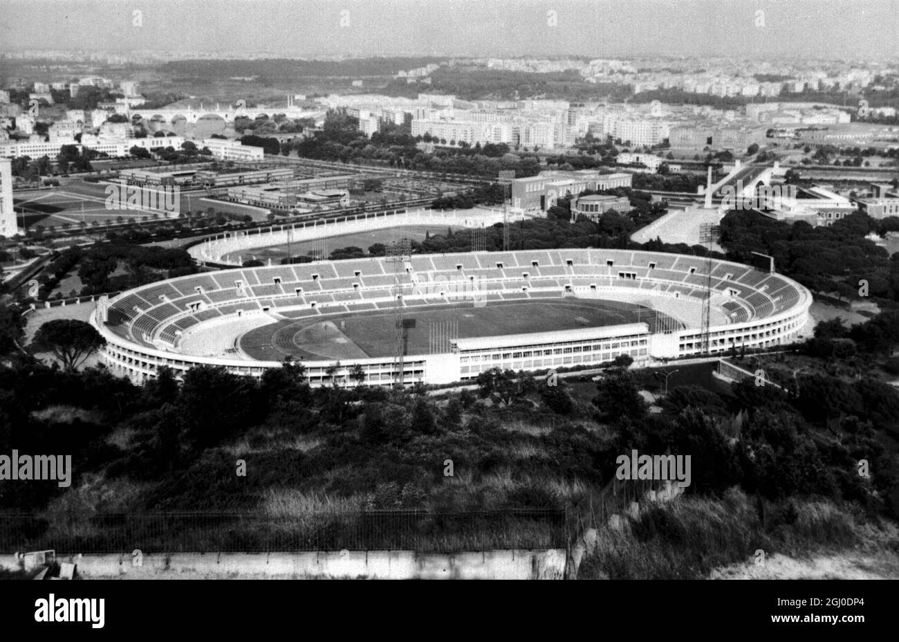 Can can 1960 hi-res stock photography and images - Alamy