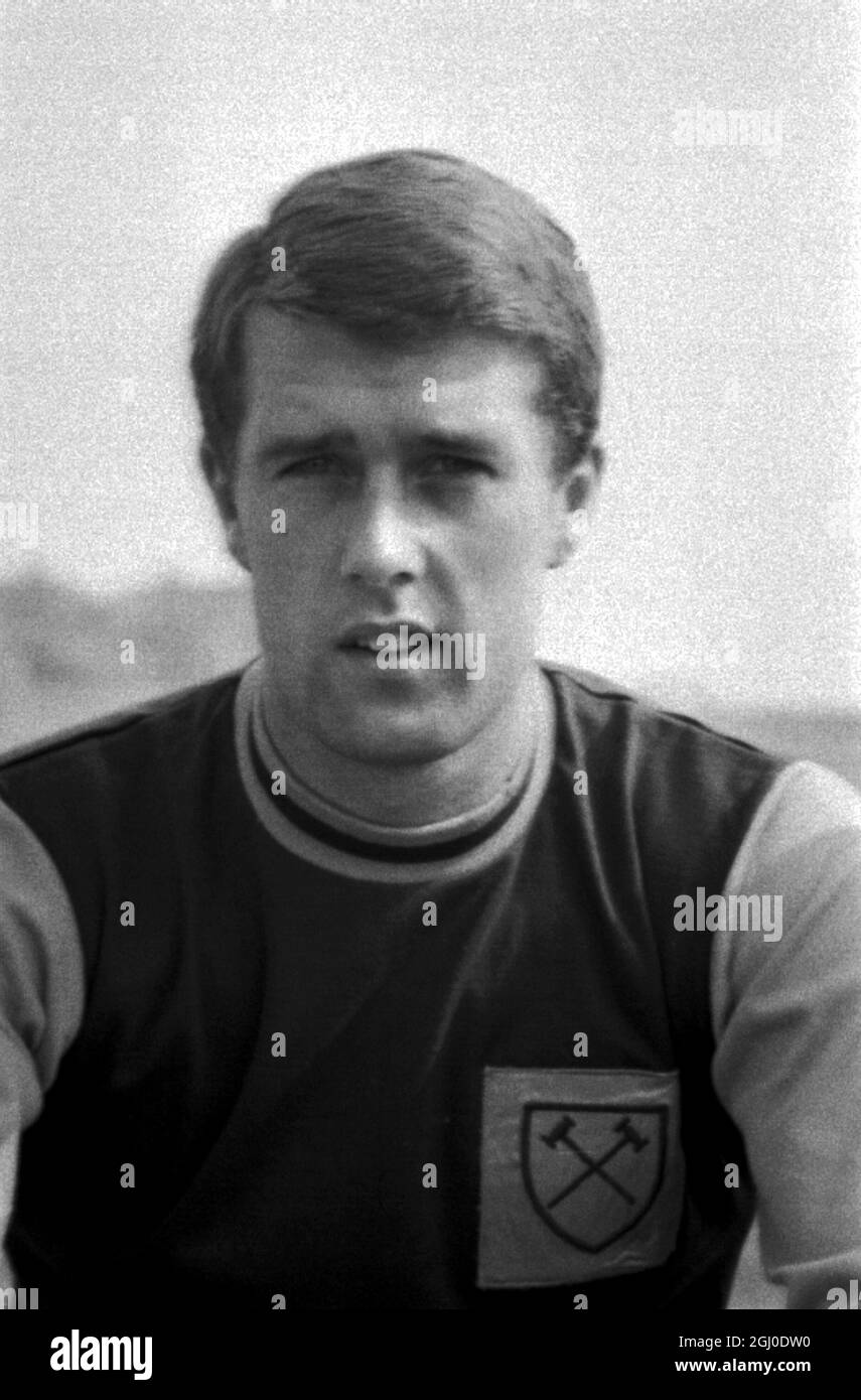 Geoff Hurst, West Ham Utd player 17th August 1965 Stock Photo - Alamy
