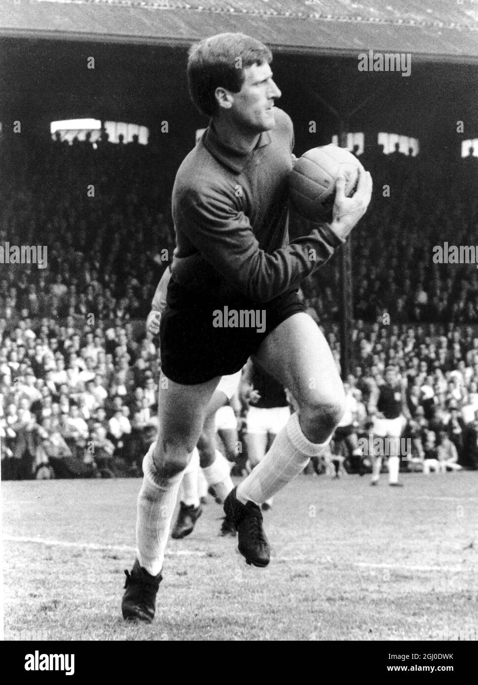 Jim Standen, West Ham Utd goalkeeper. August 1964 Stock Photo - Alamy