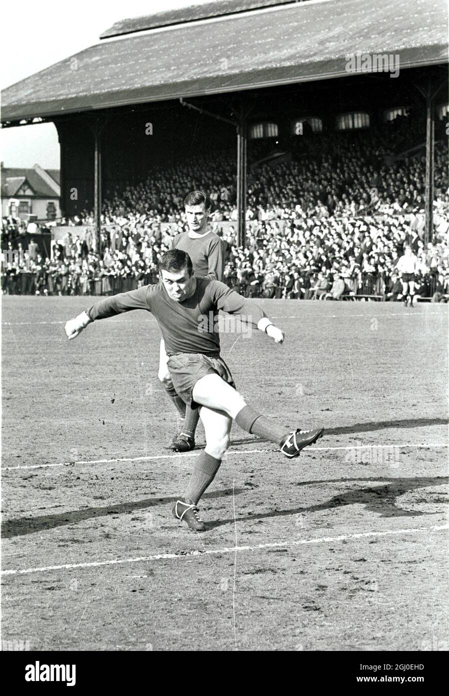 Bobby Collins, Leeds United inside-left 15th March 1965 Stock Photo - Alamy