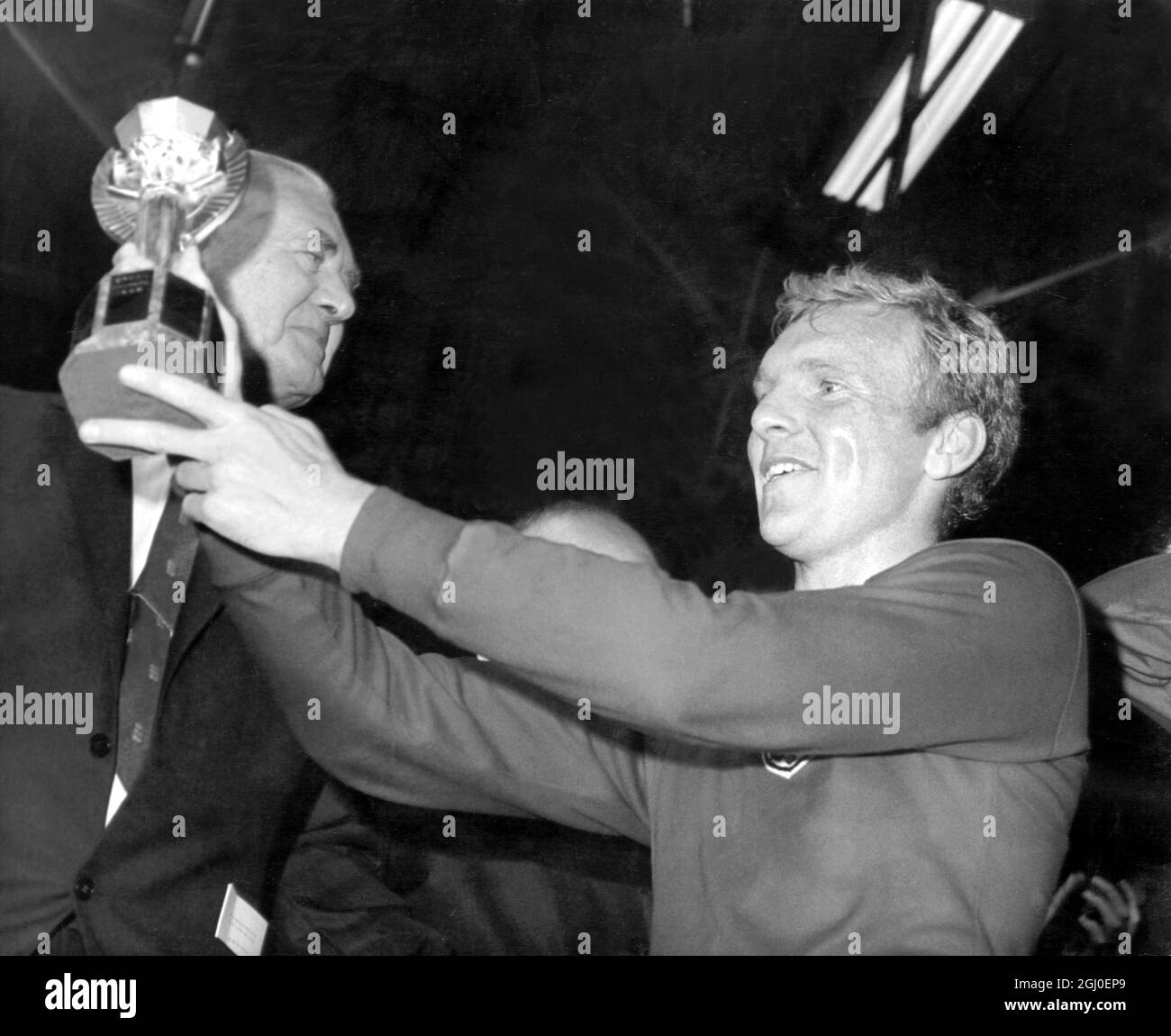 1966 world cup trophy hi-res stock photography and images - Alamy