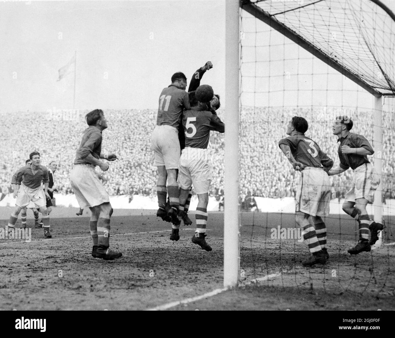 Cup final 1950 hi-res stock photography and images - Alamy