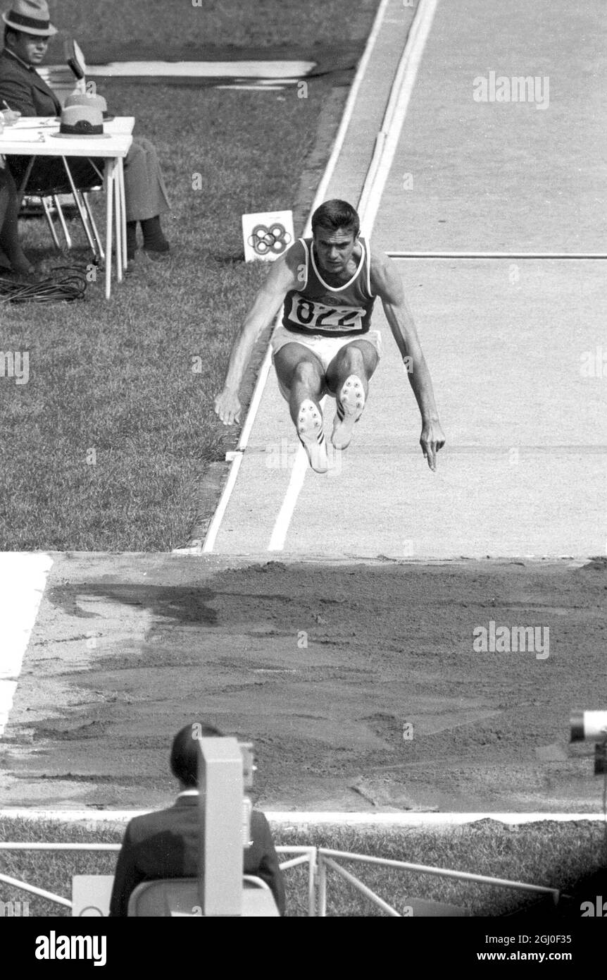 Victor Saneev of the USSR in action during the qualifying round for the ...