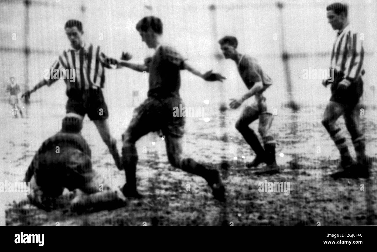 Manchester united 1957 european hi-res stock photography and images - Alamy