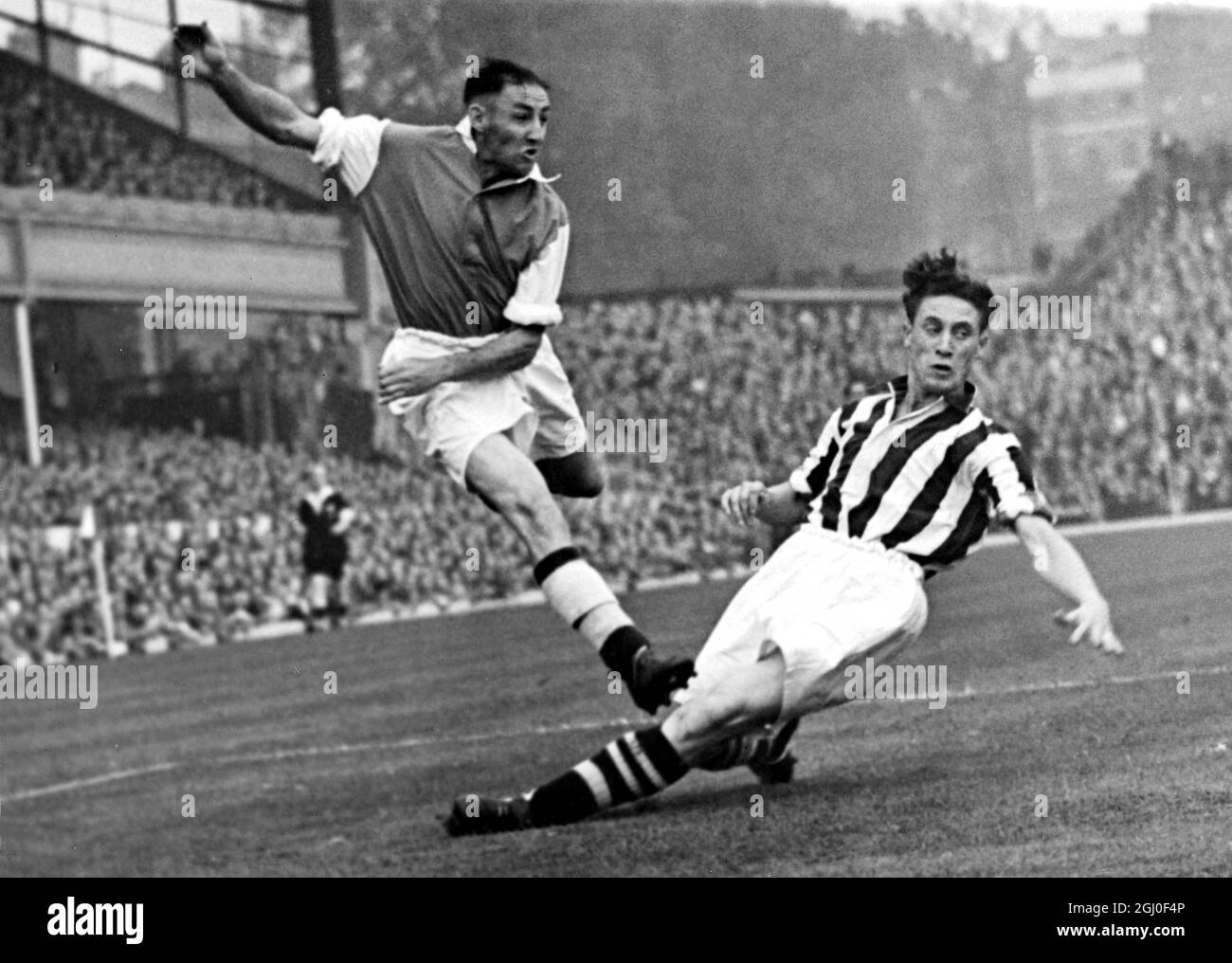 Arsenal v West Bromwich Albion Hood the West Bromwich Albion left half ...