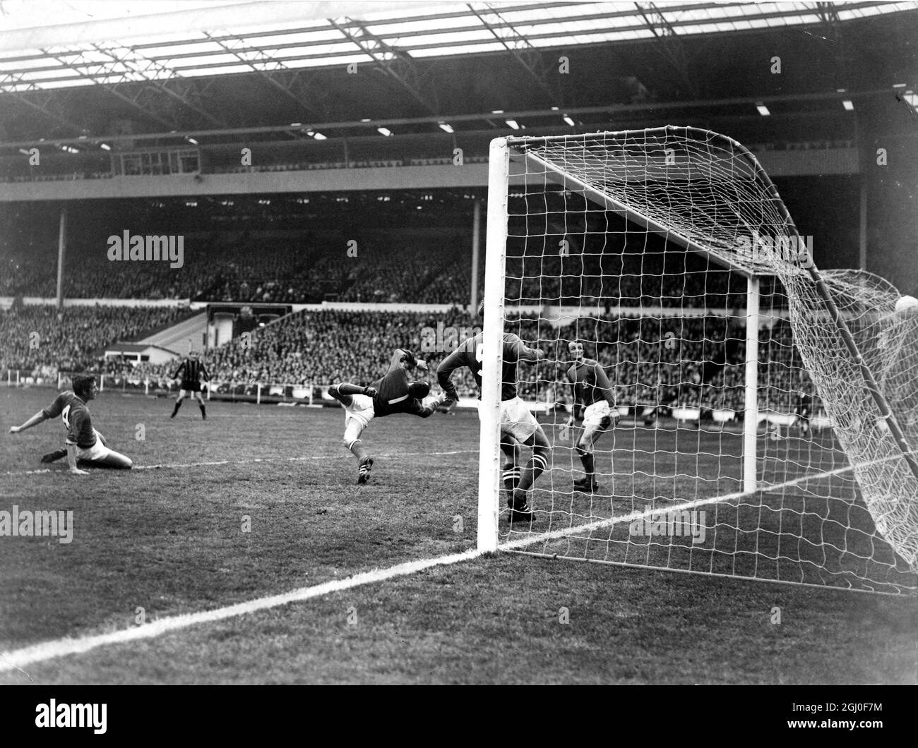 Peter shilton fa cup hi-res stock photography and images - Alamy