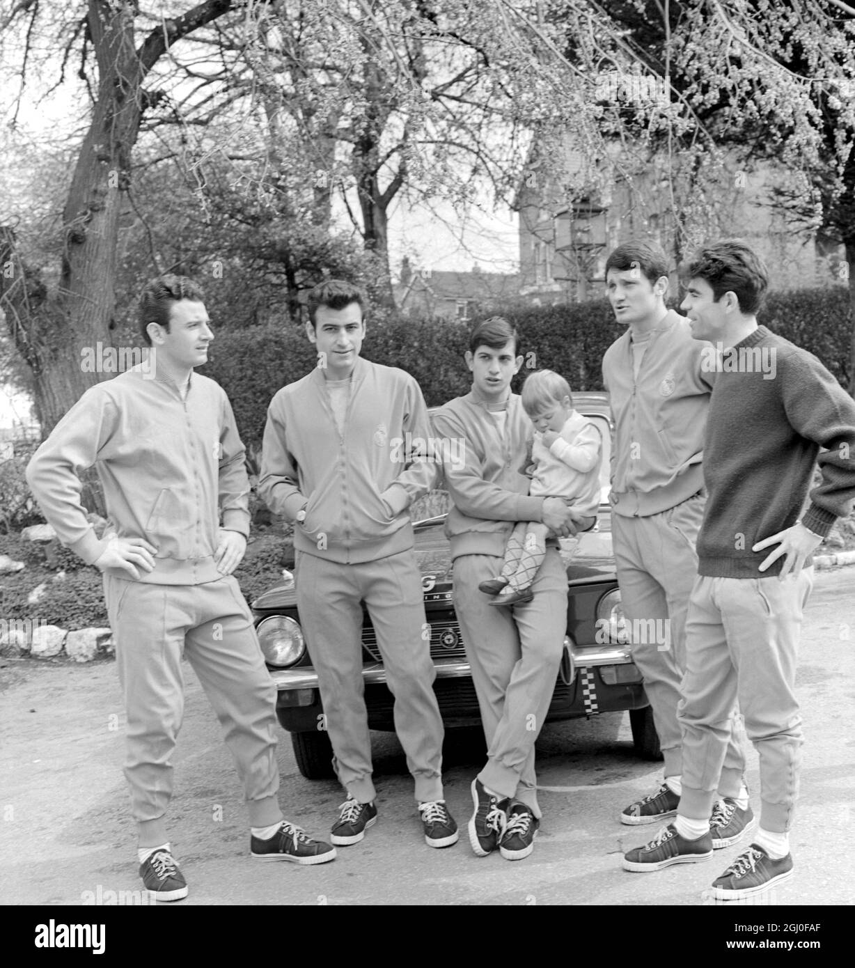 Five of Real Madrid's football stars relax in the sun with one of their ...