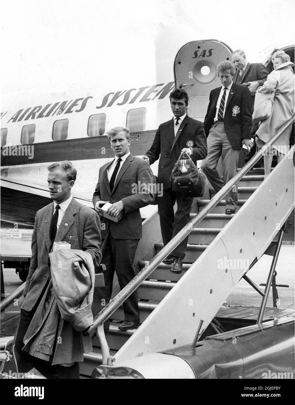 Bobby charlton 1958 england hi-res stock photography and images - Alamy