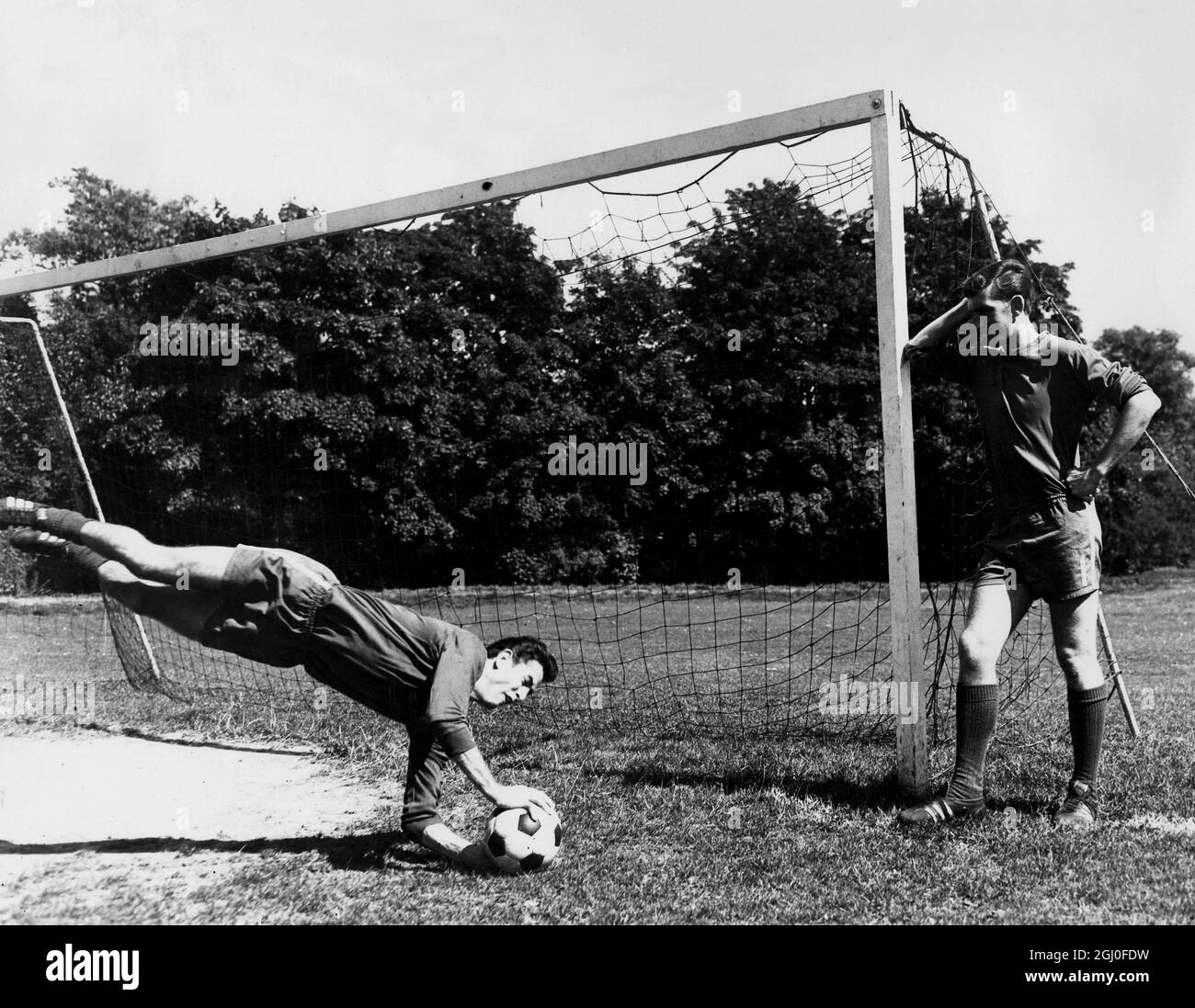 Peter bonetti goalkeeper hi-res stock photography and images - Alamy