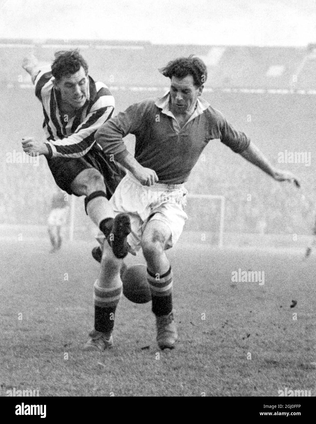 Chelsea left back hi-res stock photography and images - Alamy