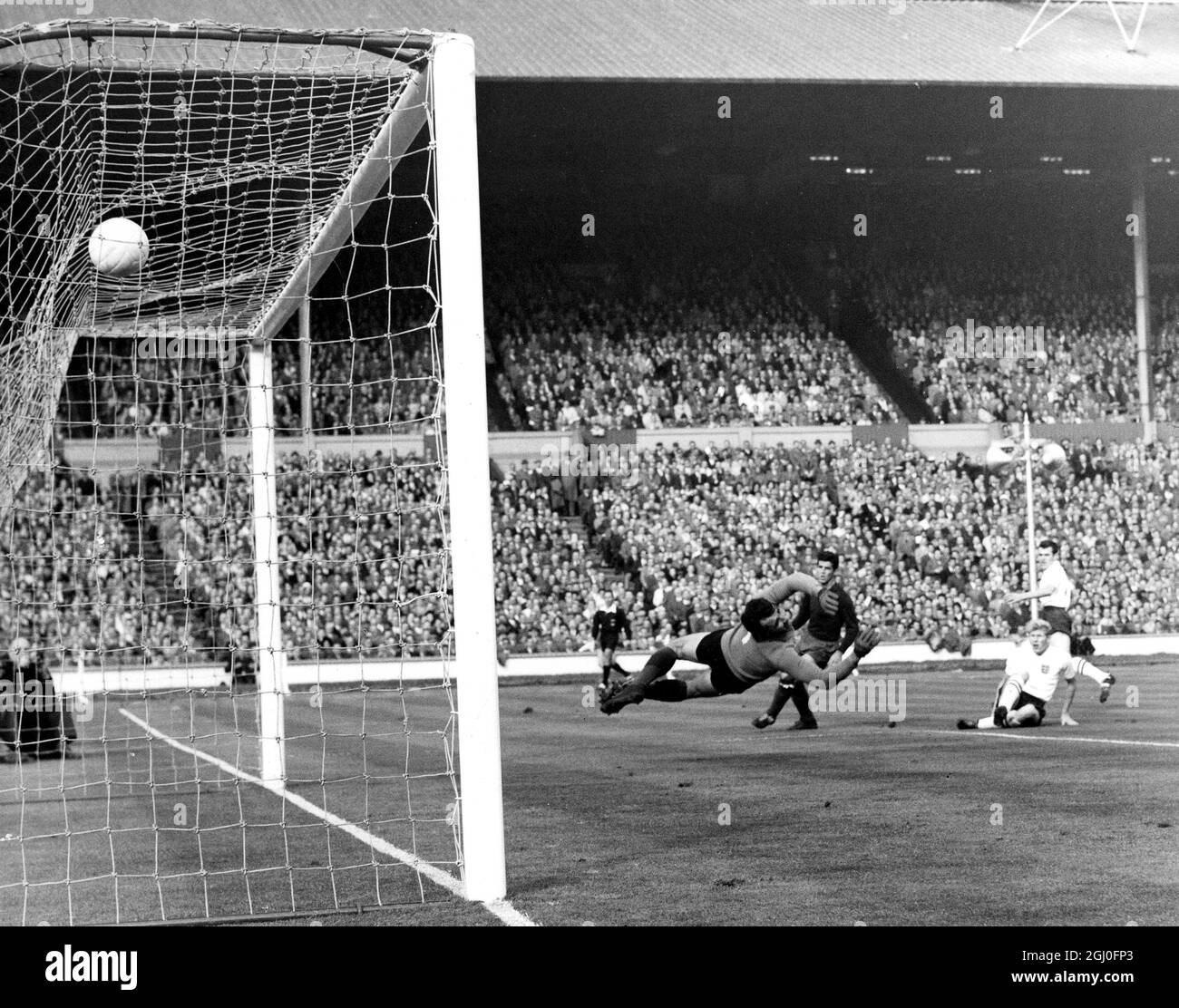 1962 world cup ball hi-res stock photography and images - Alamy