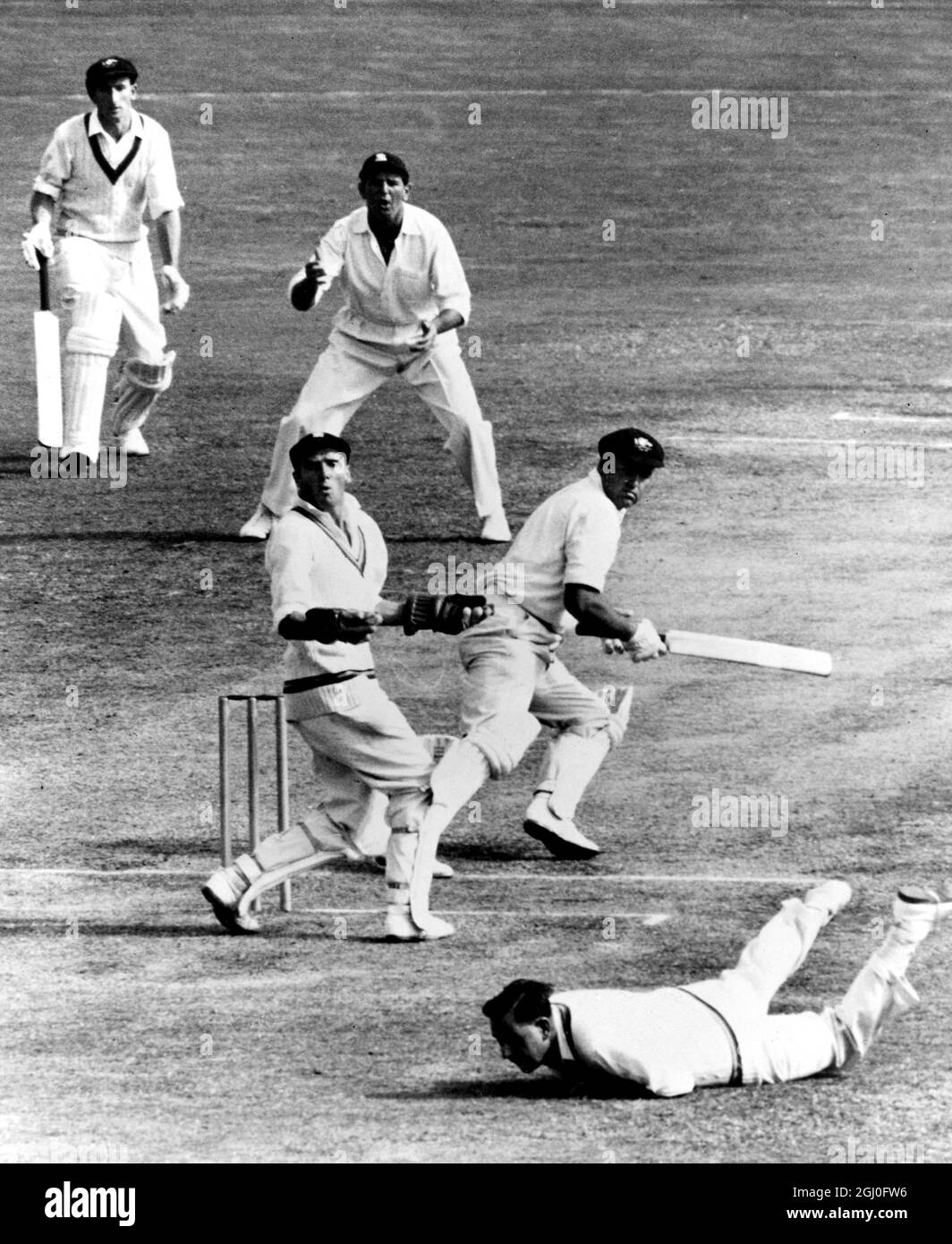 Colin cowdrey sydney hi-res stock photography and images - Alamy