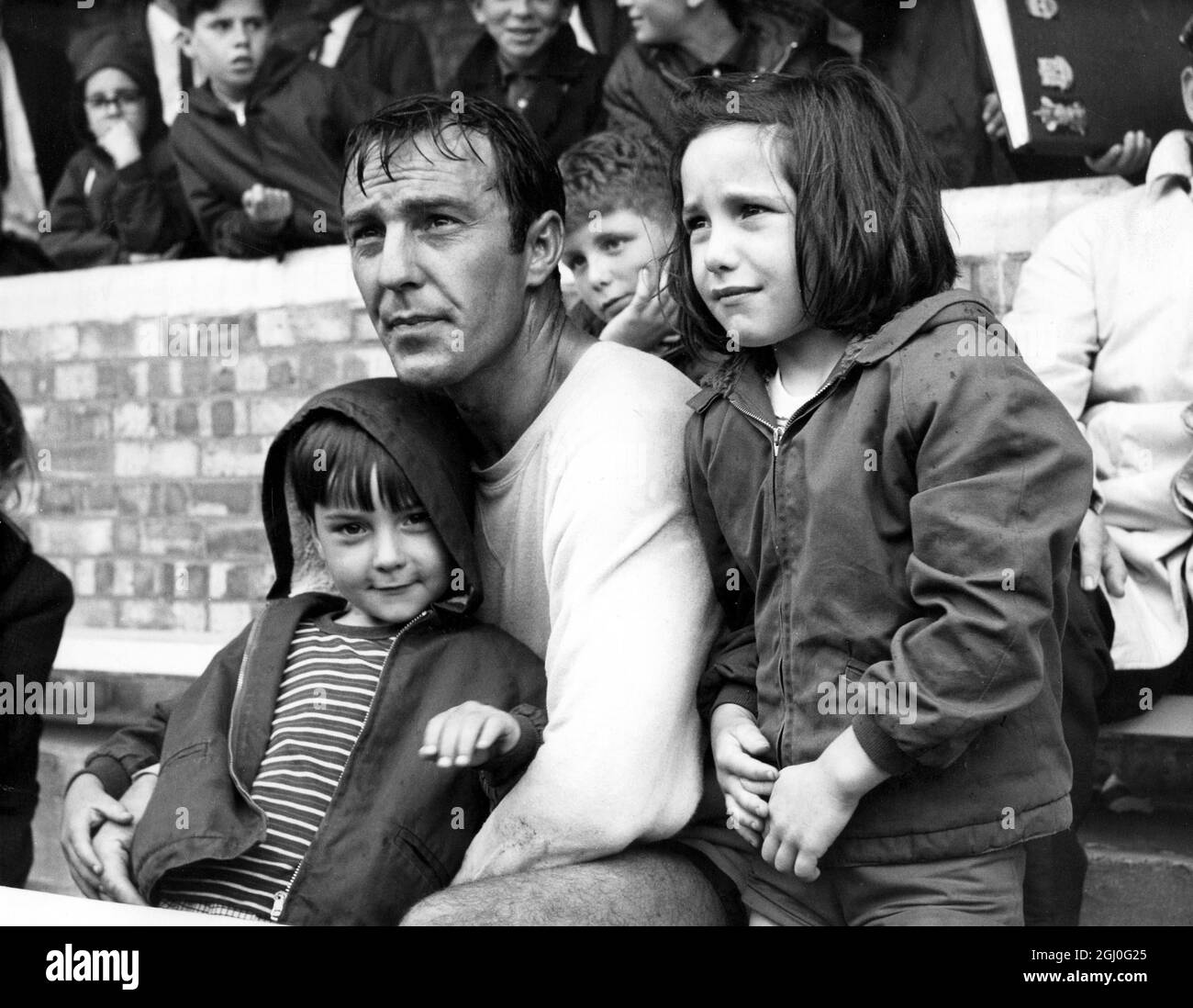Tottenham hotspurs jimmy greaves hi-res stock photography and images ...