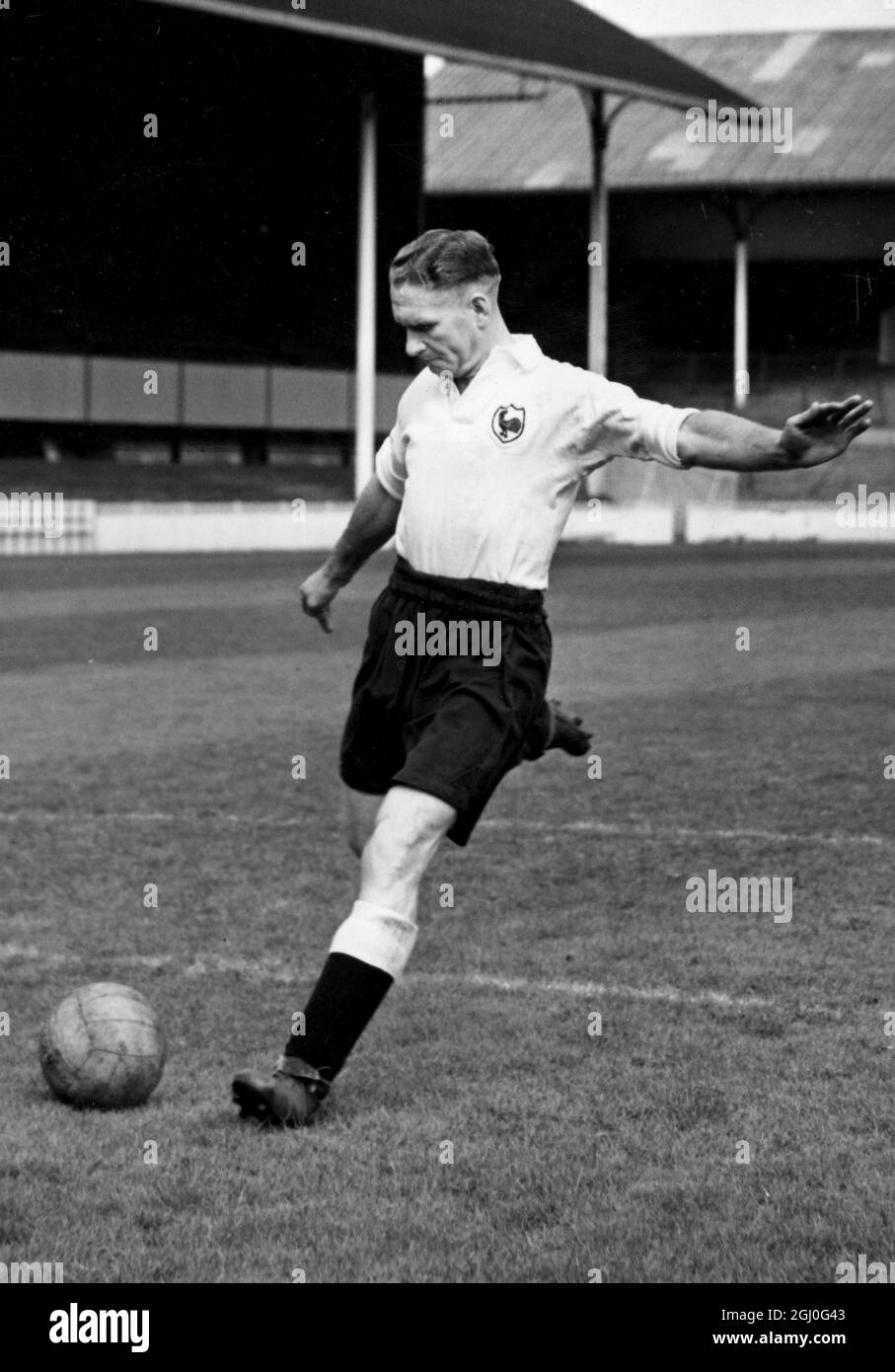 Billy Nicholson, Tottenham Hotspur right half September 1950 Stock ...