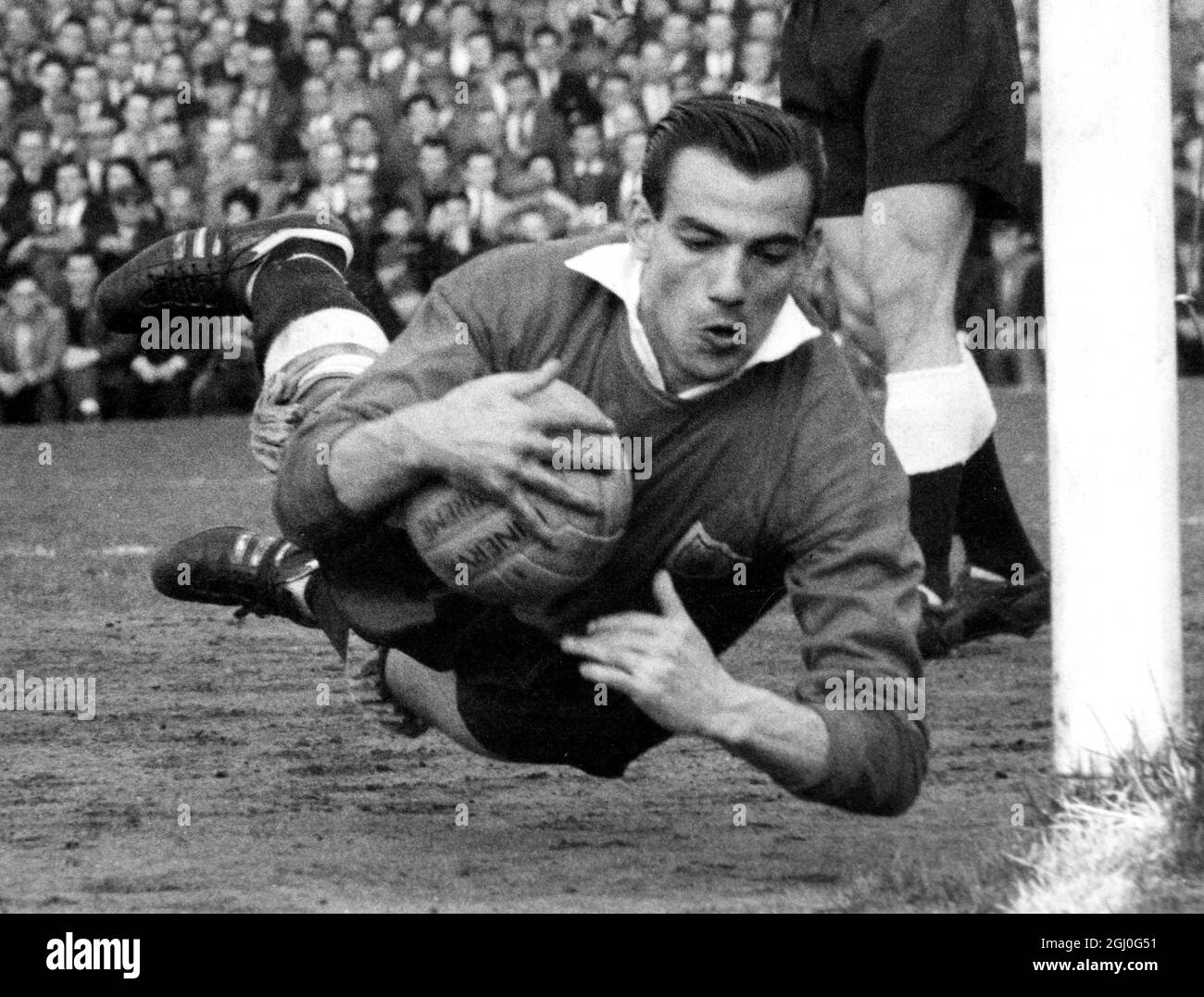 Goalkeeper tony macedo hi-res stock photography and images - Alamy