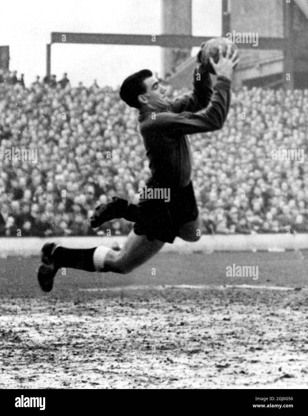 West ham v fulham cup Black and White Stock Photos & Images - Alamy