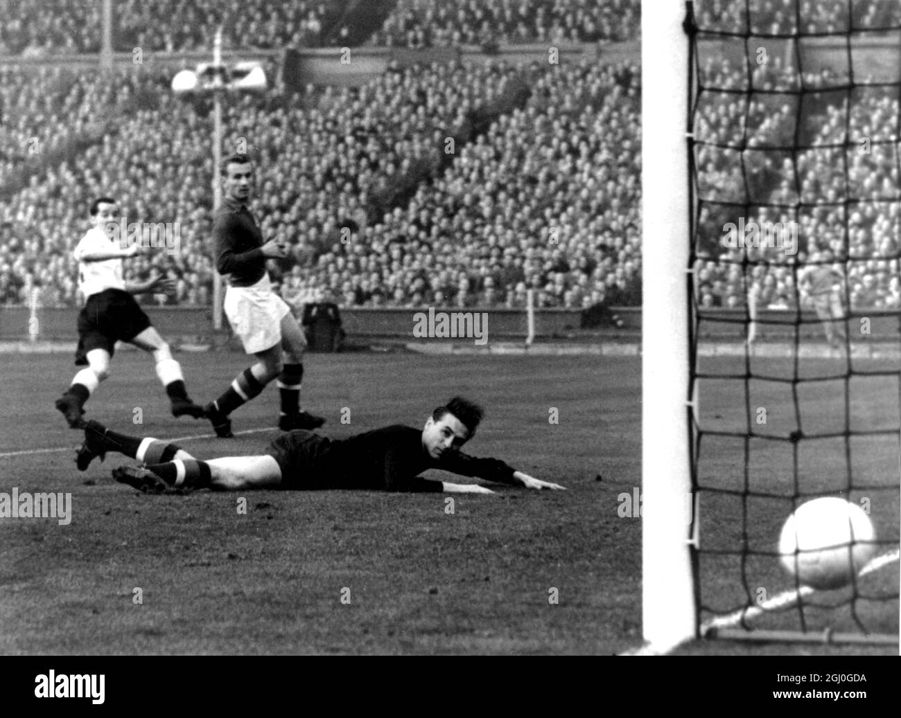 England v hungary 1953 hi-res stock photography and images - Alamy