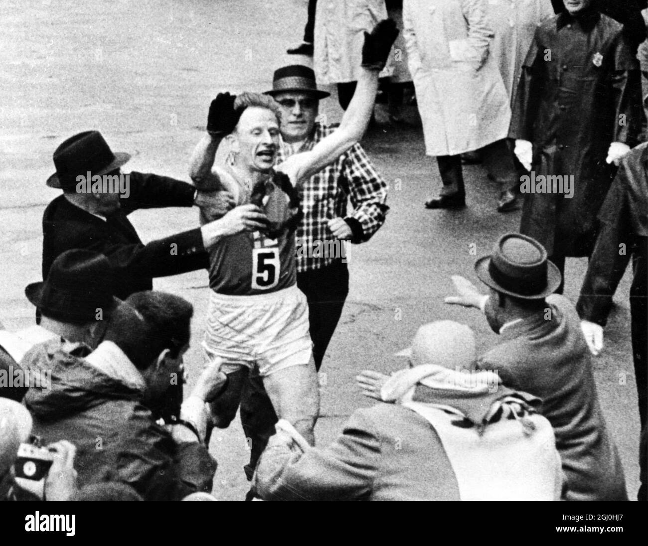 Victory laurel wreath hi-res stock photography and images - Alamy