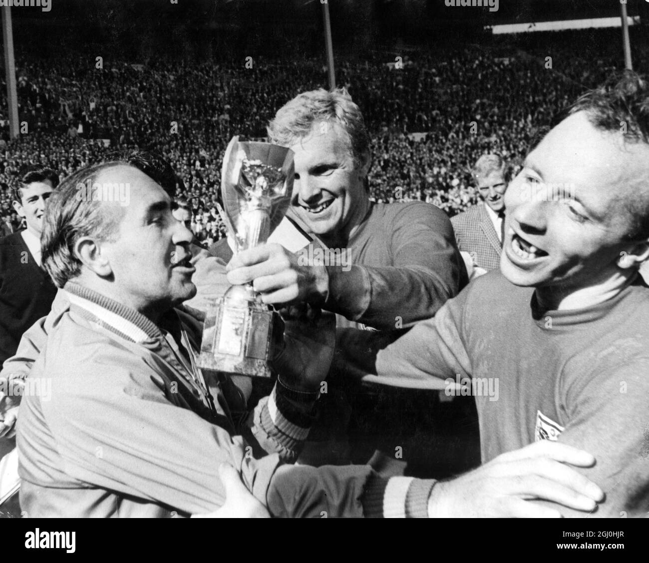 Bobby moore captain england world Black and White Stock Photos & Images ...