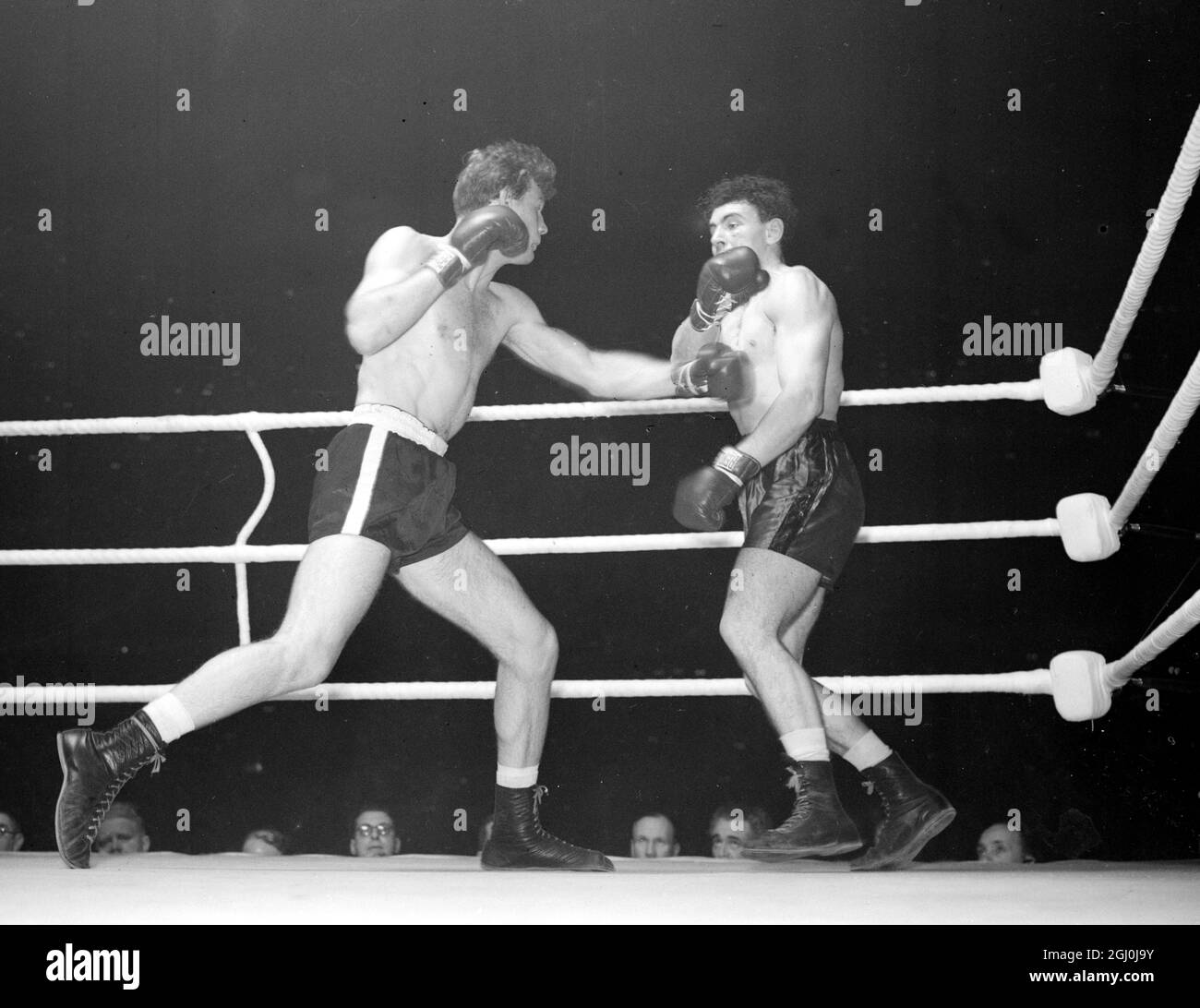 London: The fourth round of their fight at Earl's court and Johnny Williams (right) signals his ...