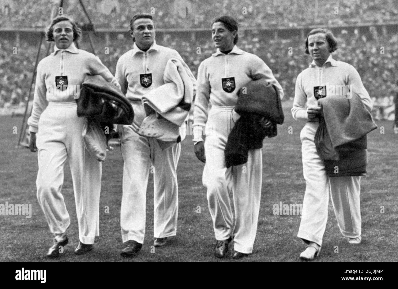 Womens team relay hi-res stock photography and images - Alamy