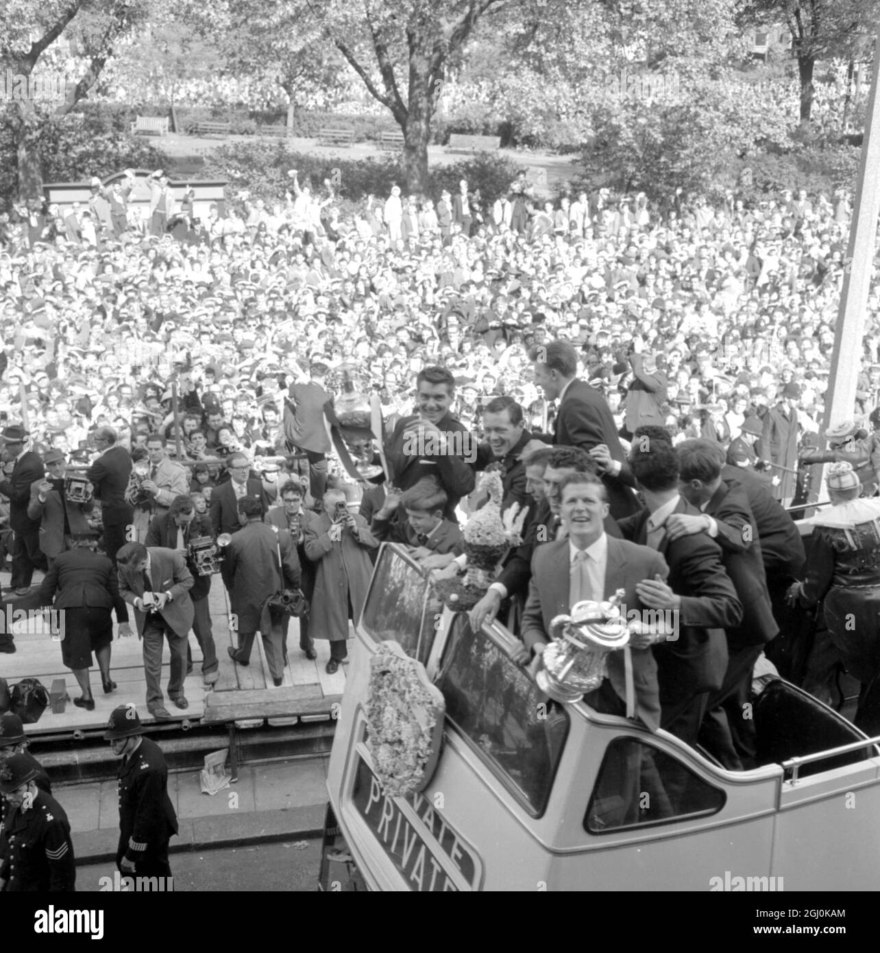 Open decked bus hi-res stock photography and images - Alamy