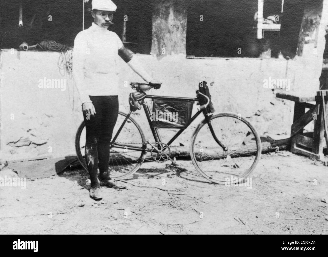 1903 tour de france cyclist hi-res stock photography and images - Alamy