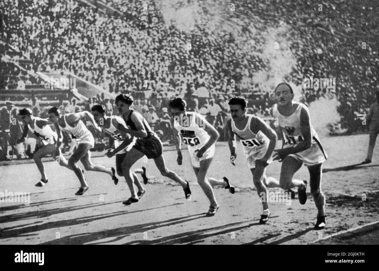 Start of the 800 meter race Los Angeles 1932, Olympic Games Stock Photo ...