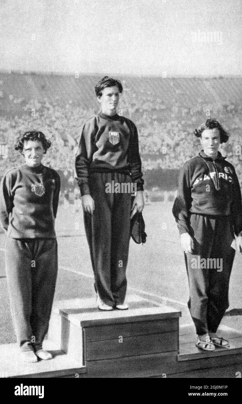 1932 Olympic Games, Los Angeles, USA, On the podium for medals 80 metre ...
