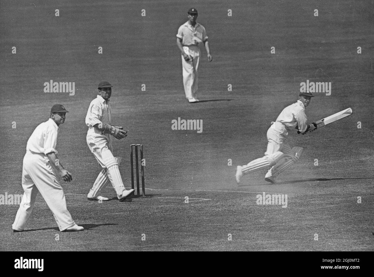 Cricketer donald bradman Black and White Stock Photos & Images - Alamy