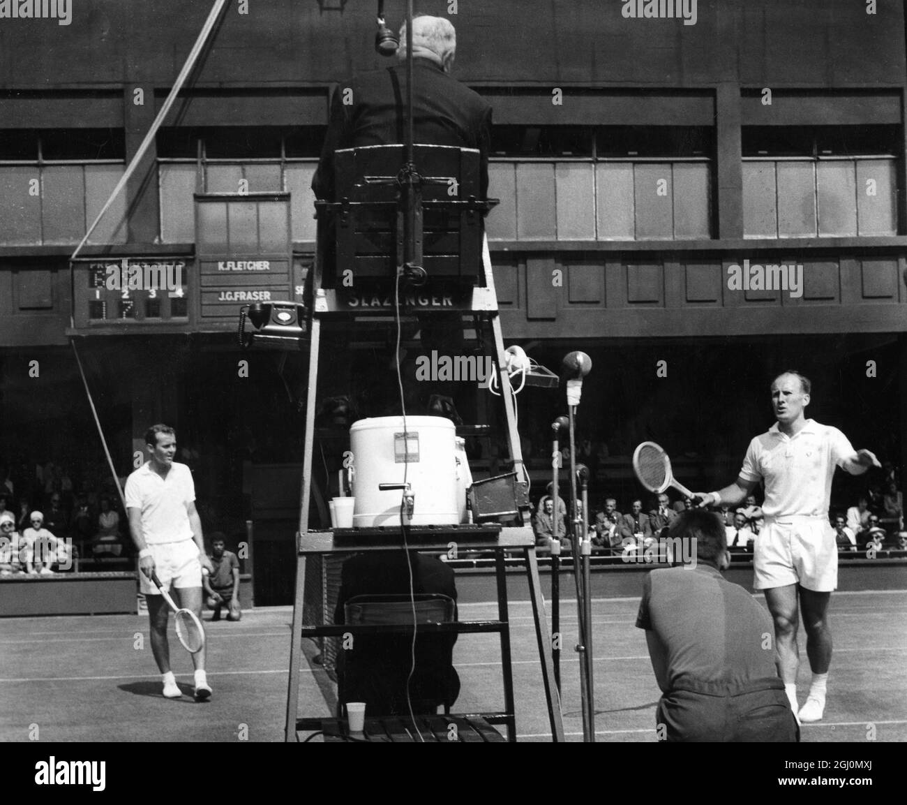 Tennis umpire in white shirt hi-res stock photography and images - Alamy