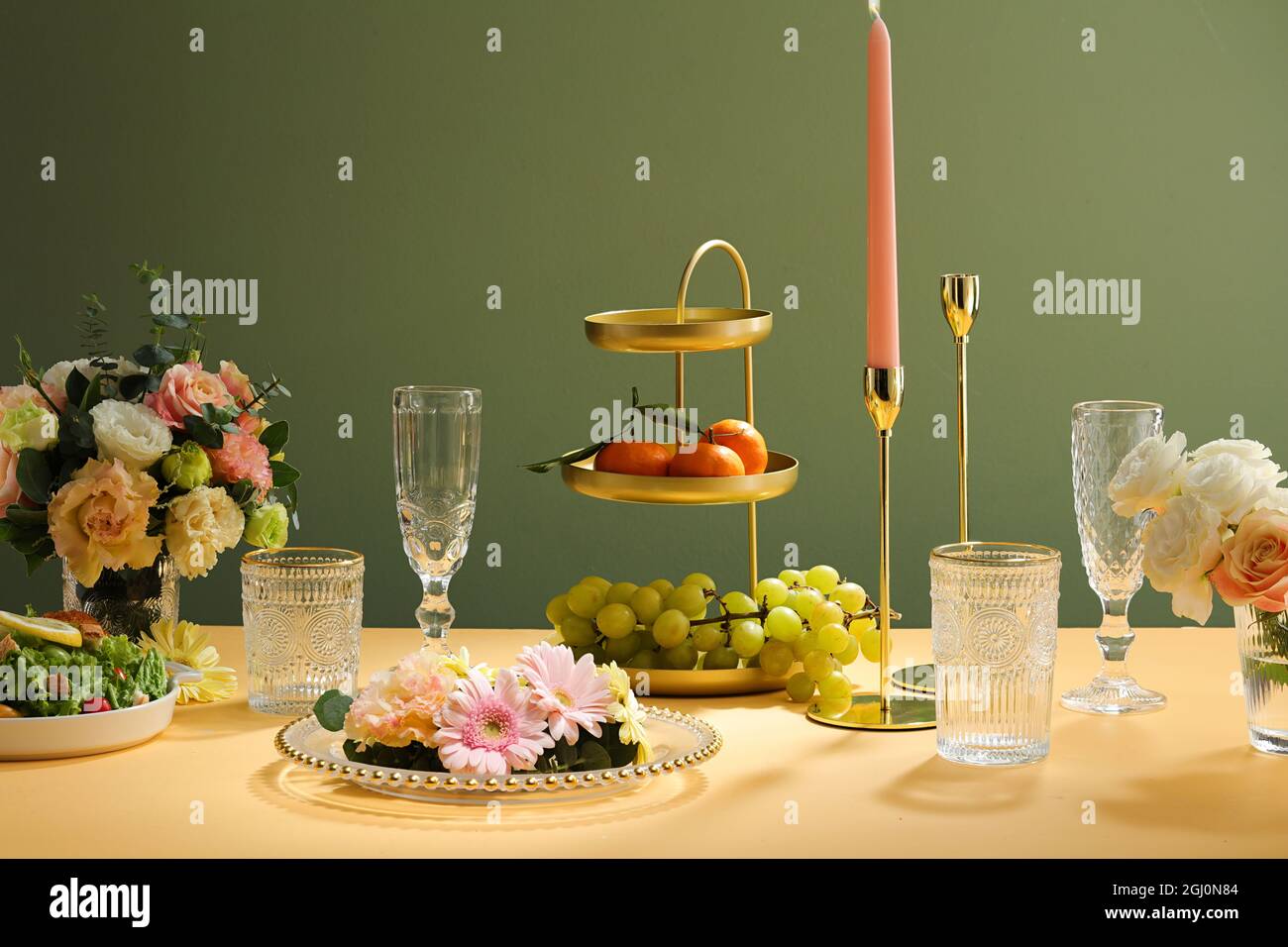 Tiered tray hi-res stock photography and images - Alamy