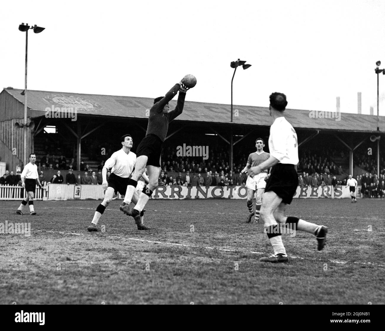 Football gravesend and northfleet hi-res stock photography and images ...