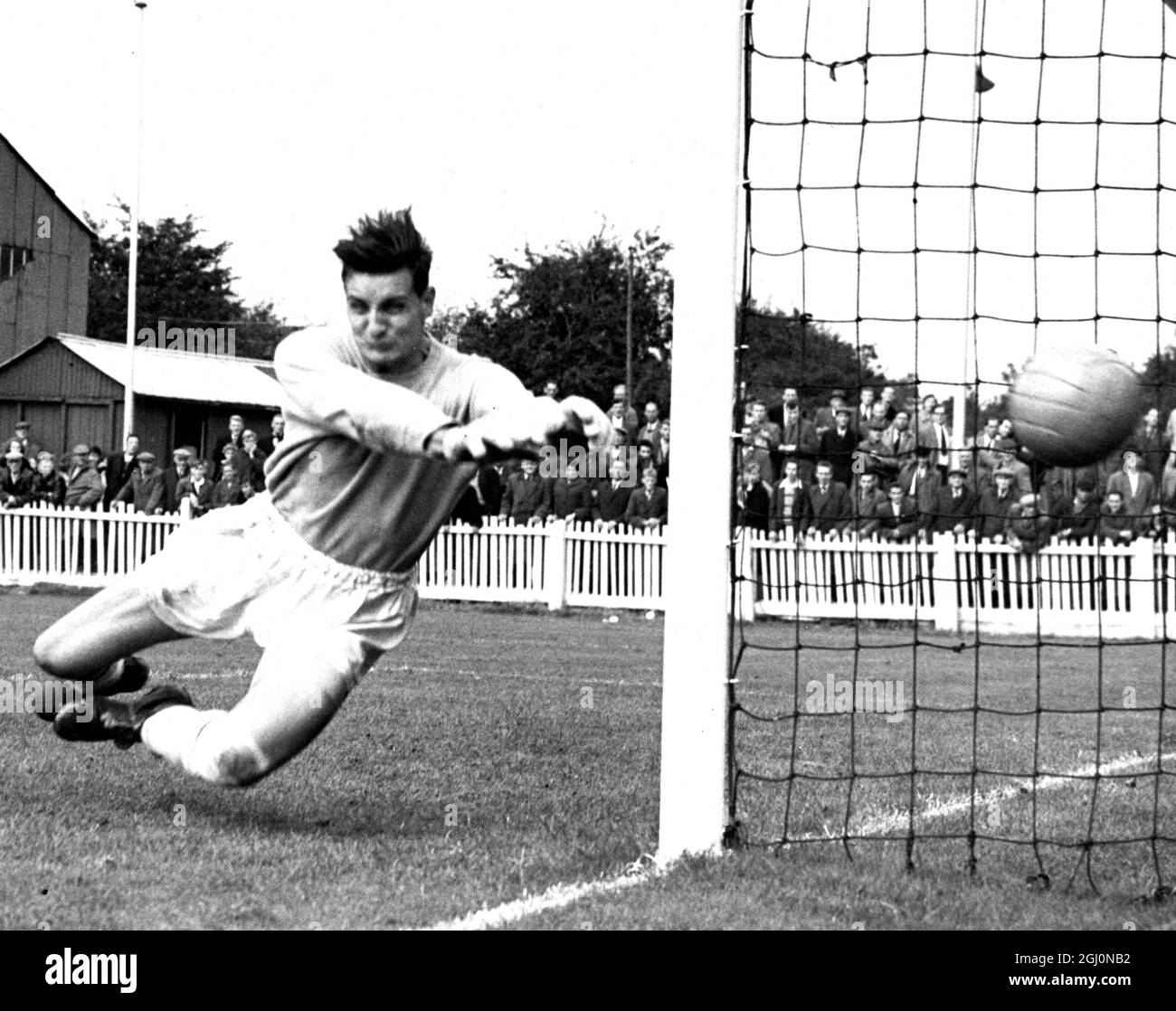 Football gravesend and northfleet hi-res stock photography and images ...