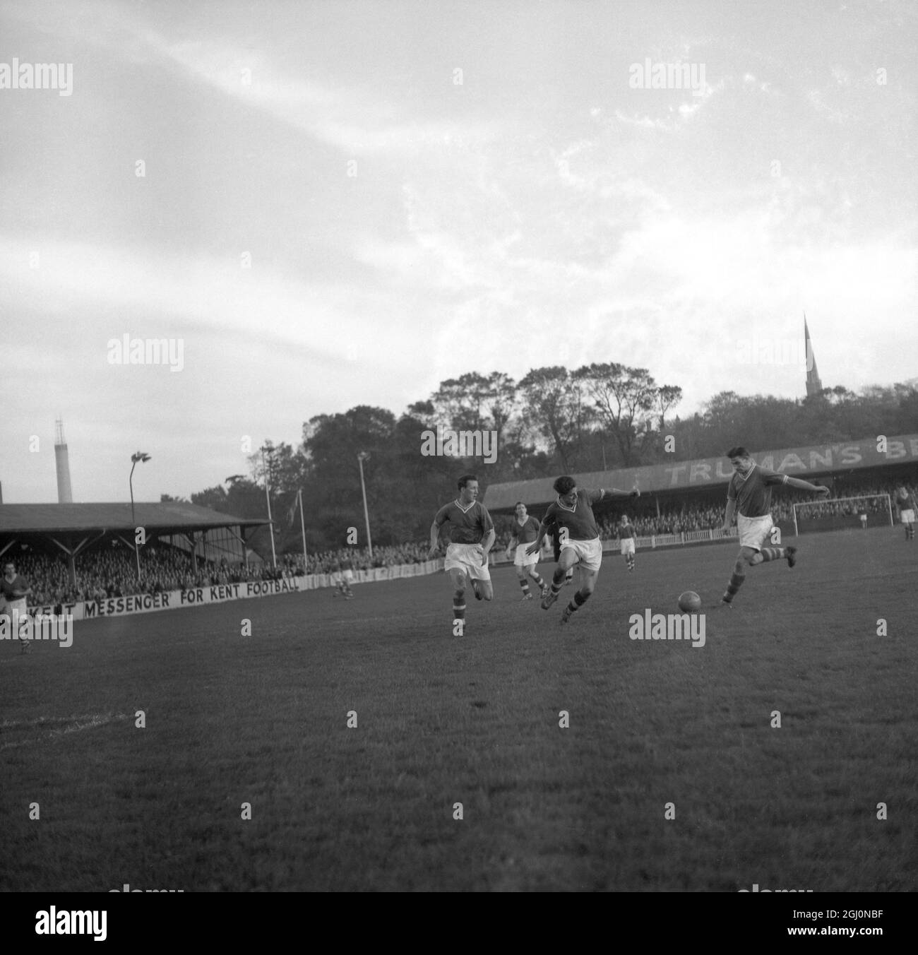 Football gravesend and northfleet hi-res stock photography and images ...