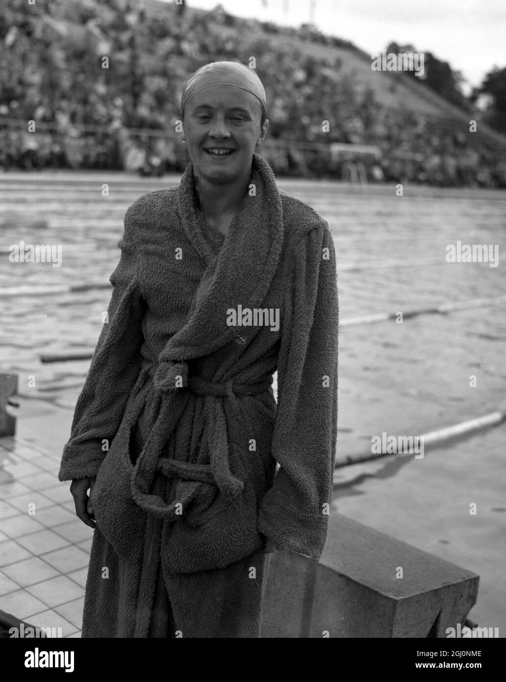 Helsinki Olympics 1952 : Joan Harrison of South Africa , winner of Heat ...