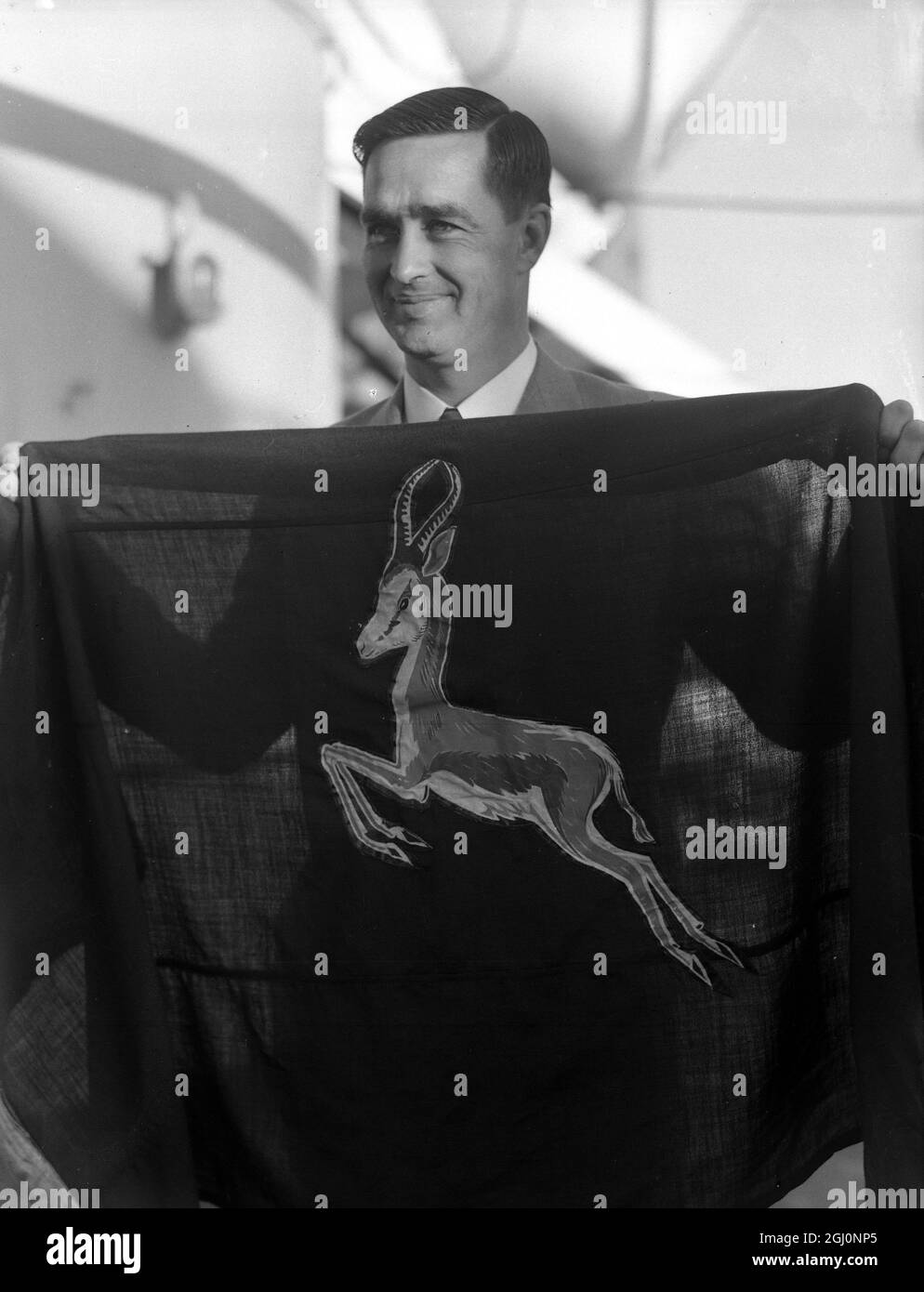 B Kenyon , the captain of the Springbok rugby players who have arrived ...