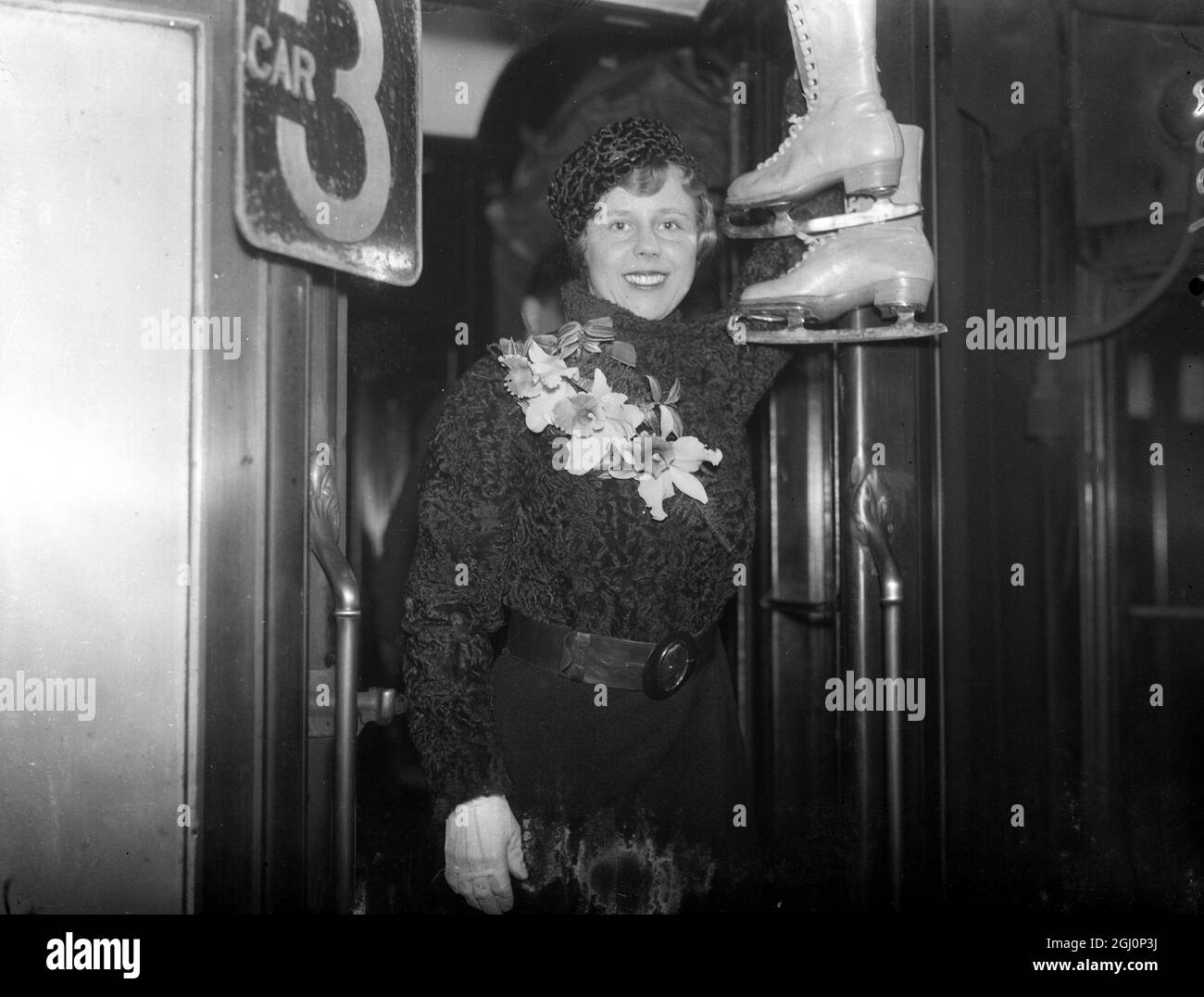 Mollie phillips ice skating hi-res stock photography and images - Alamy