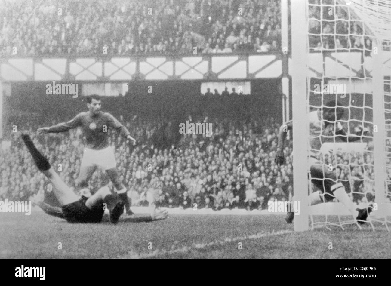 World cup england 1966 hungary hi-res stock photography and images - Alamy