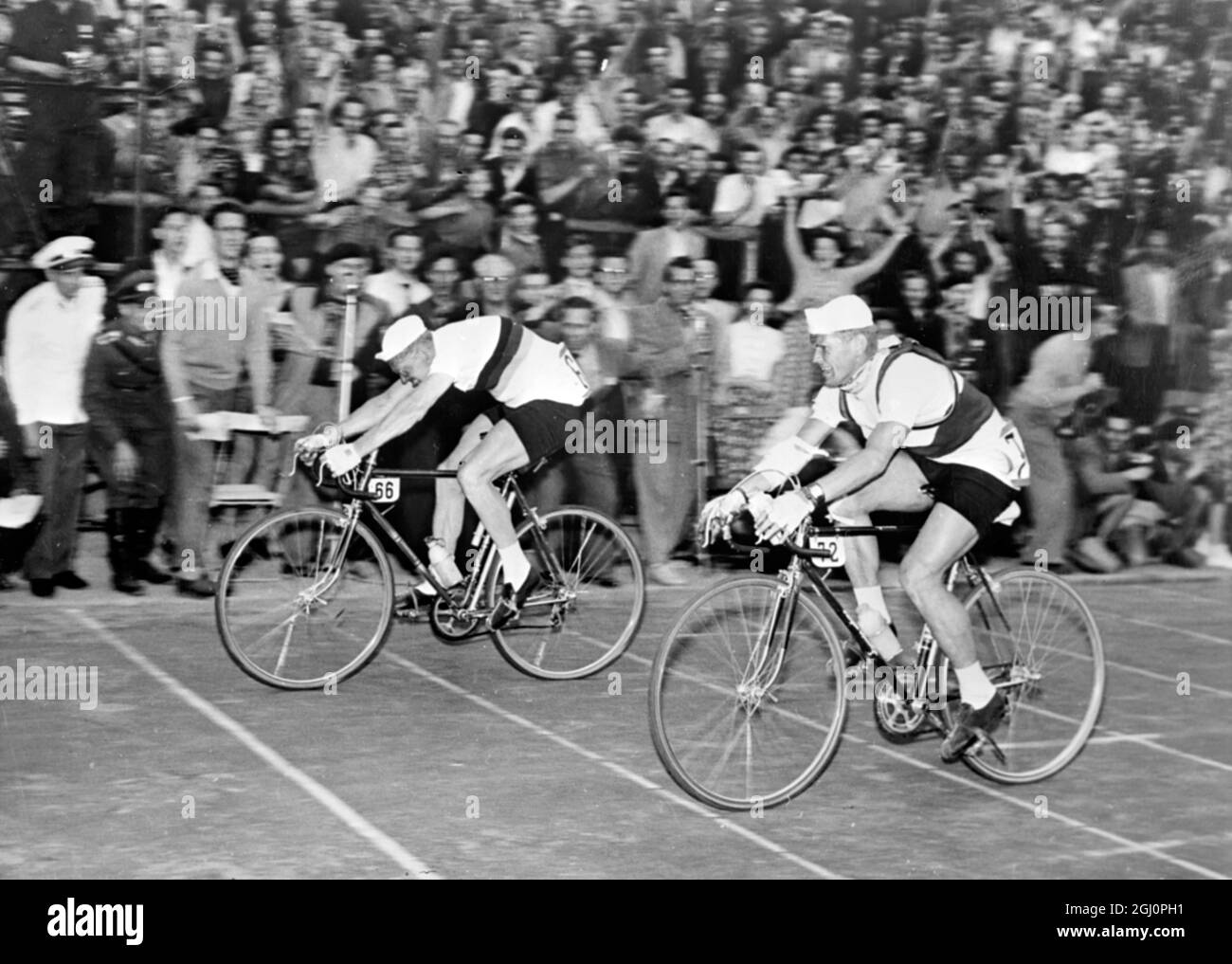 Goerlitz , Eadt Germany : East Germany 's Gustav Schur (left ) passes ...
