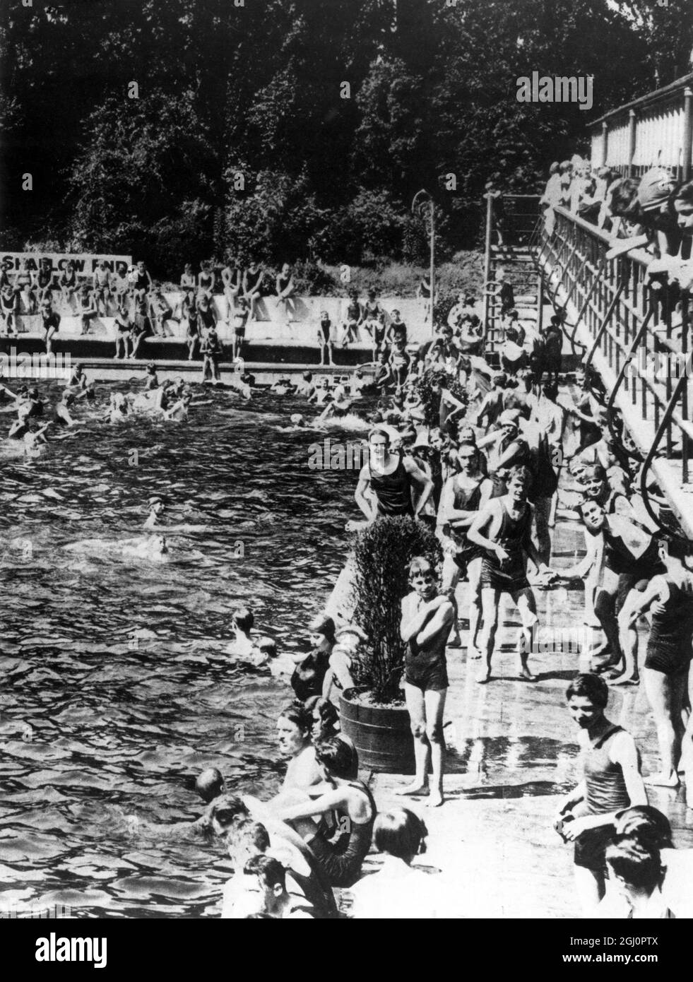 1920s swimming baths hi-res stock photography and images - Alamy