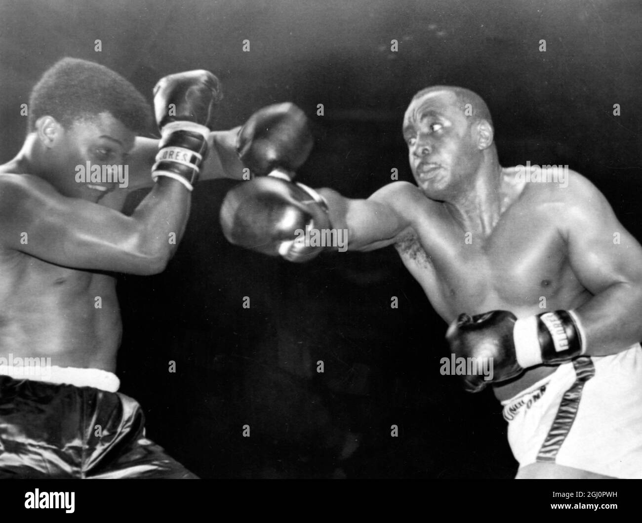 San Francisco : Former World Heavyweight champion Sonny Liston (right ...