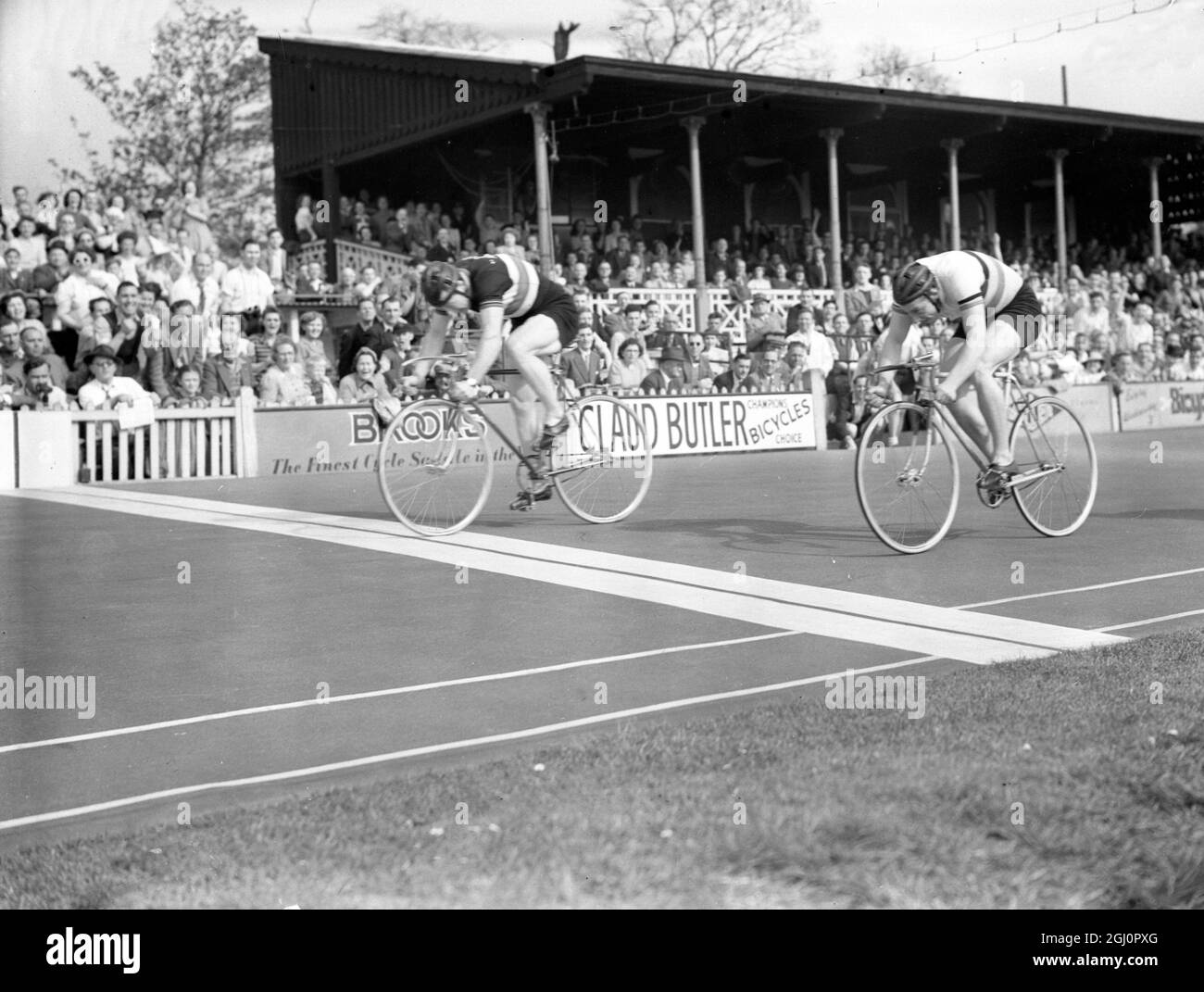 1000 metres Black and White Stock Photos & Images - Alamy