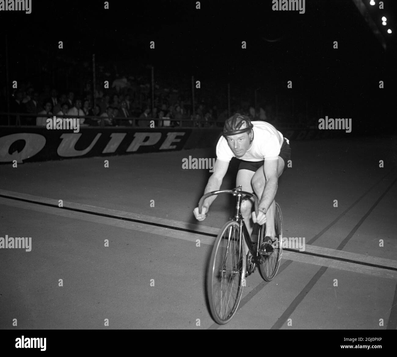Reg Harris (right) at the start of the race . World Championships 1951 ...